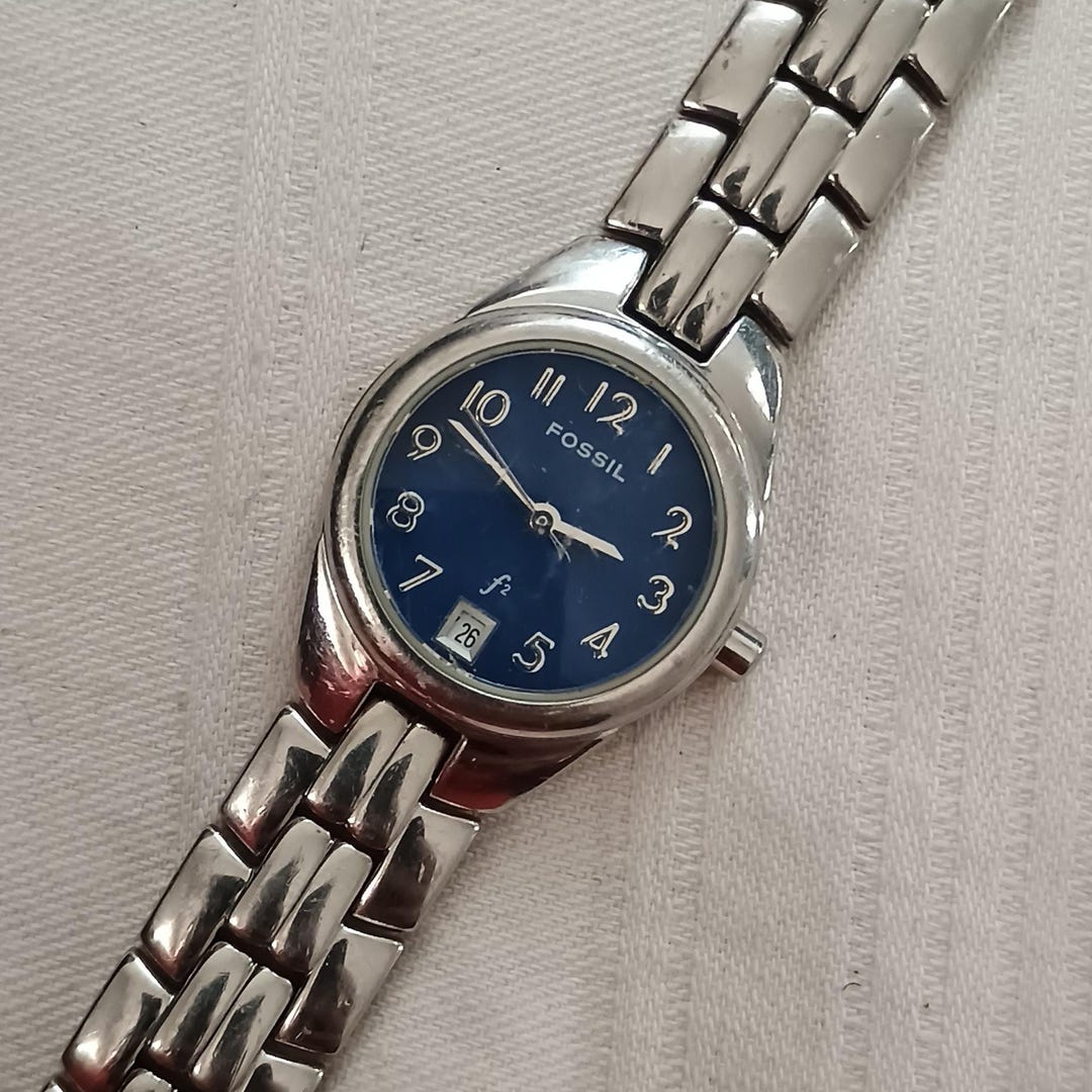 Vintage Fossil F2 Ladies Watch - Navy Blue Dial With Date Window ...
