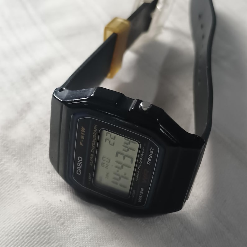 Classic Casio F-91W Digital Watch, Retro Black Resin Sport Watch, Cult ...