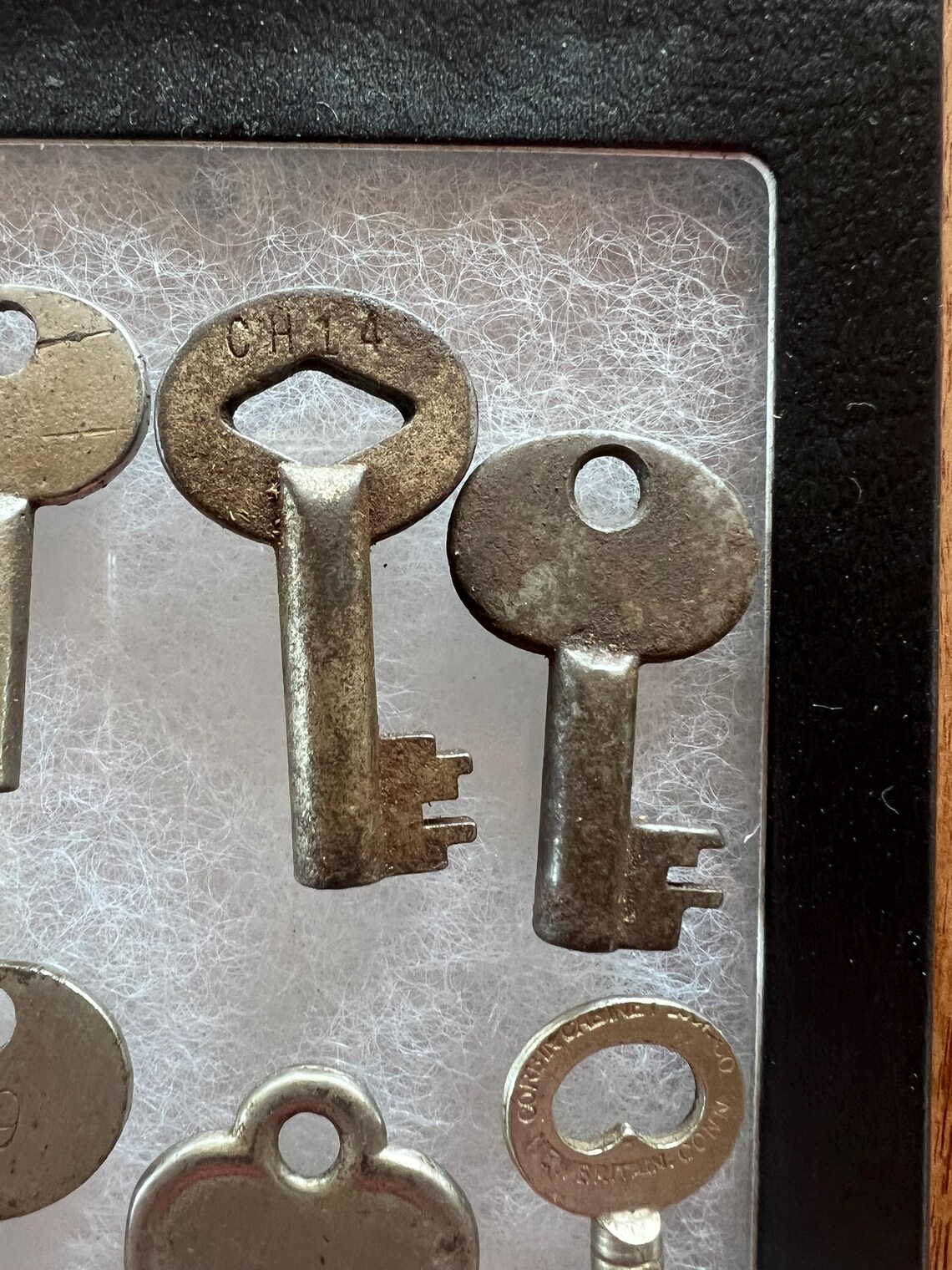 Set of 8 Vintage Barrel Keys – 8 Antique Skeleton Keys in Display Case ...