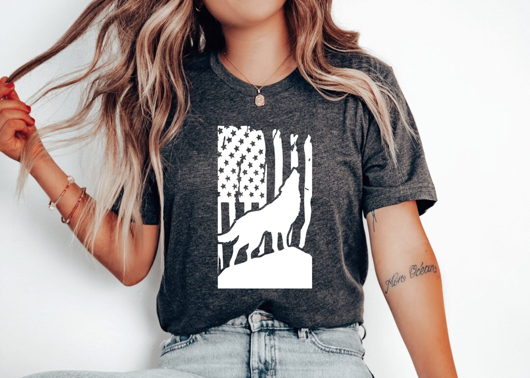 Howling Wolf USA Flag T-shirt Patriotic Wolf Silhouette Tee American ...