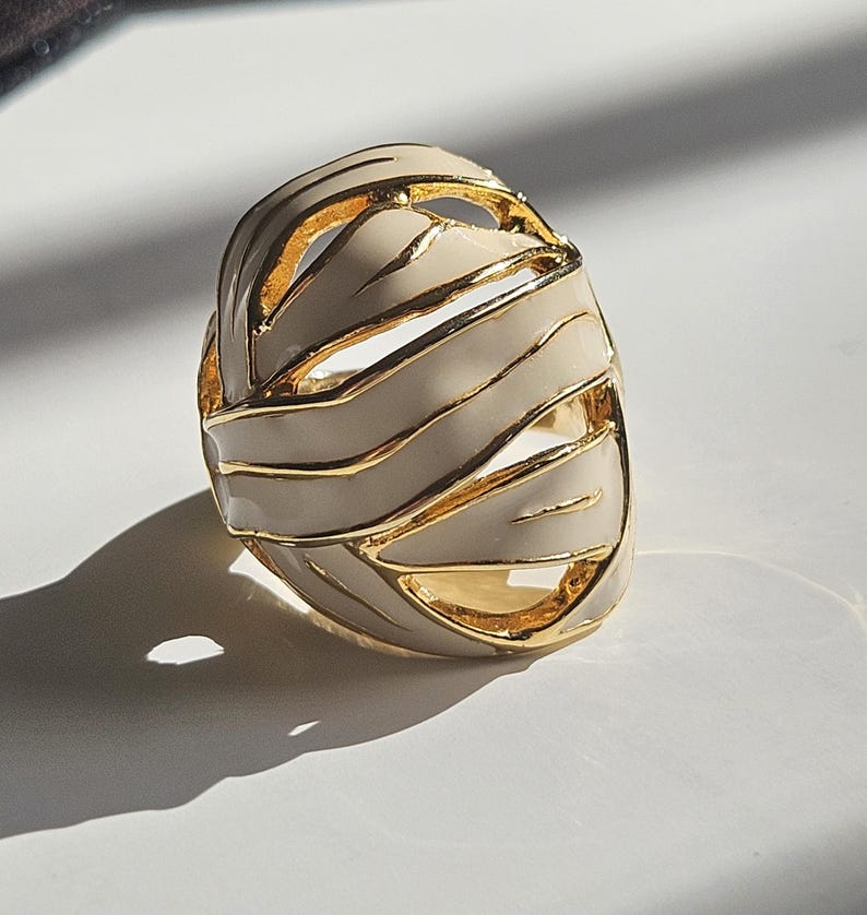 Asymmetrical Sculptural Vintage Ring – Cream Enamel Gold Tone - Etsy
