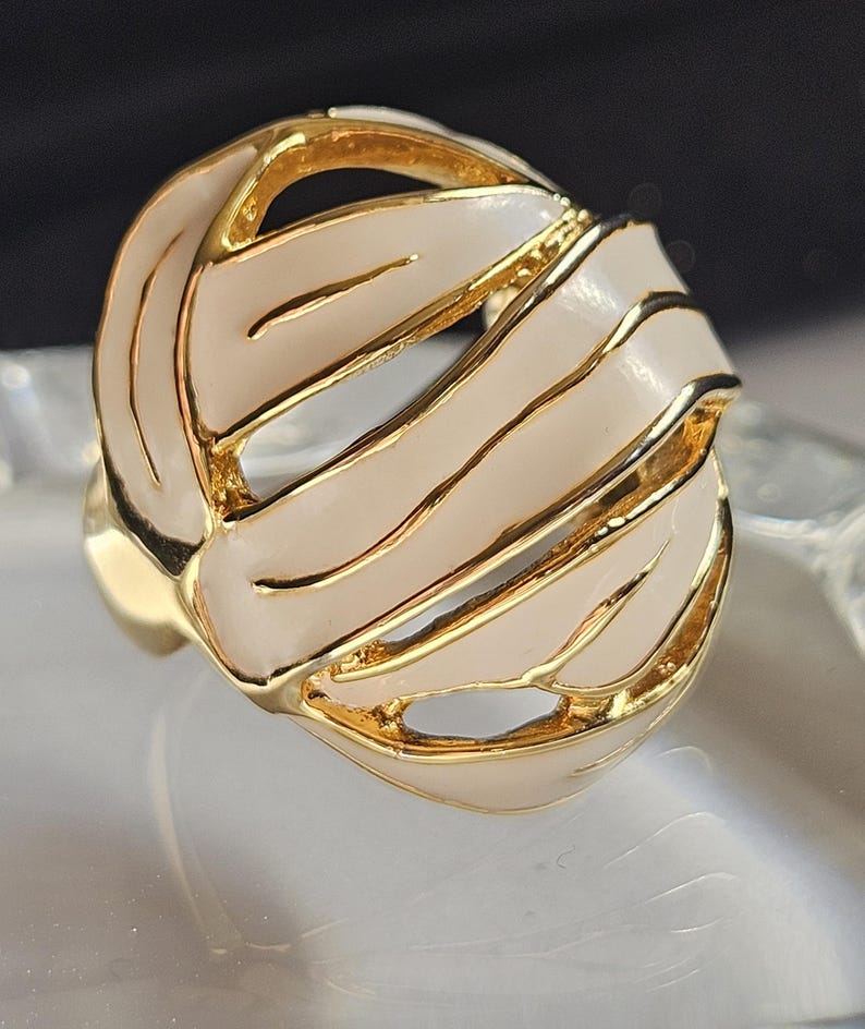 Asymmetrical Sculptural Vintage Ring – Cream Enamel Gold Tone - Etsy