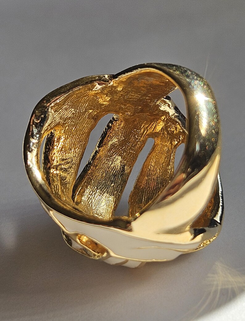 Asymmetrical Sculptural Vintage Ring – Cream Enamel Gold Tone - Etsy