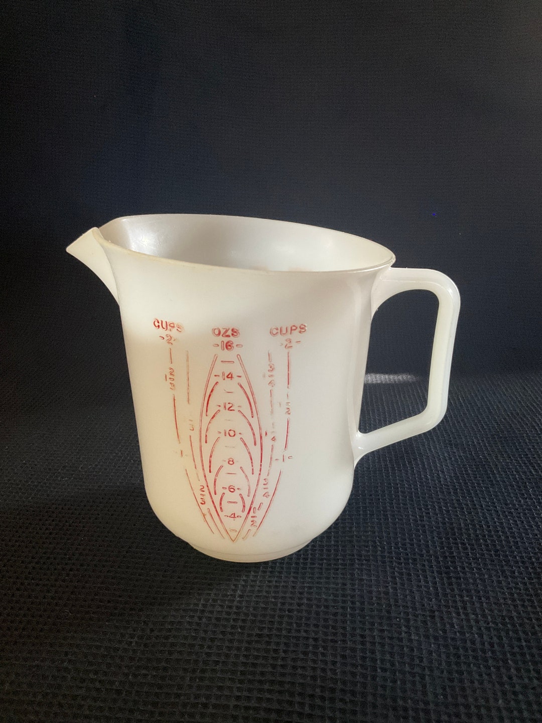 Vintage Tupperware 2 Cup Measuring Pitcher - Etsy