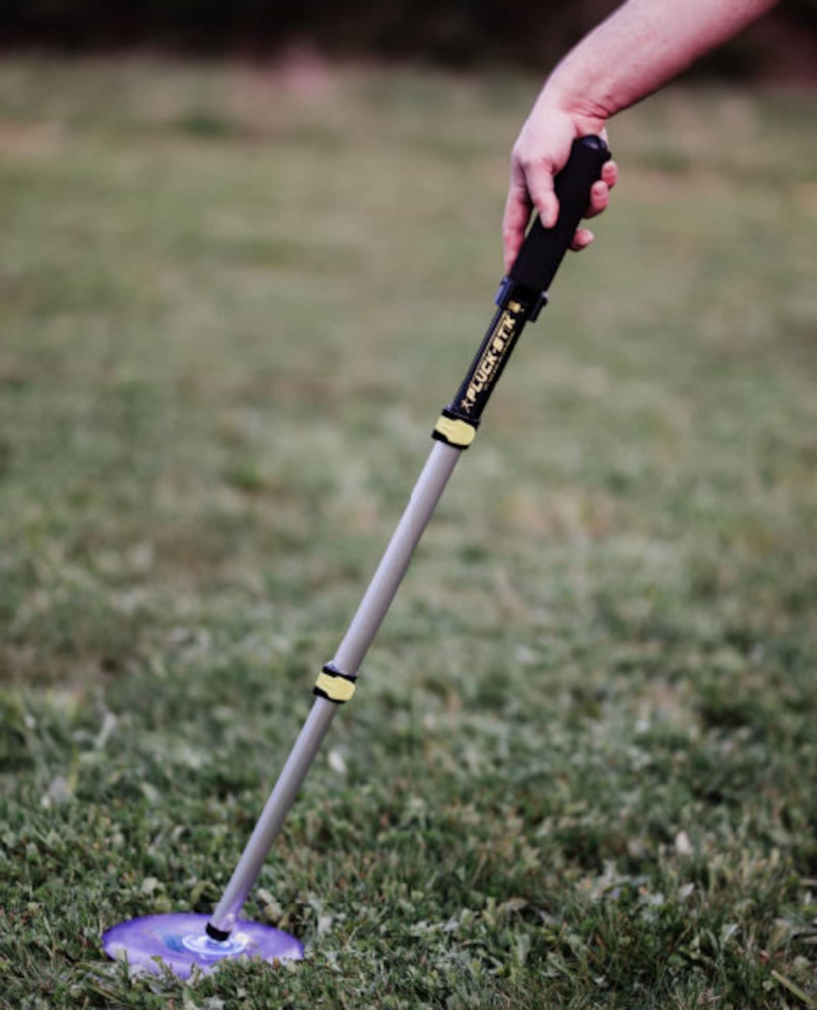 Pluck-stik™ Disc Golf Disc Grabber by Hyzer Bros - Etsy