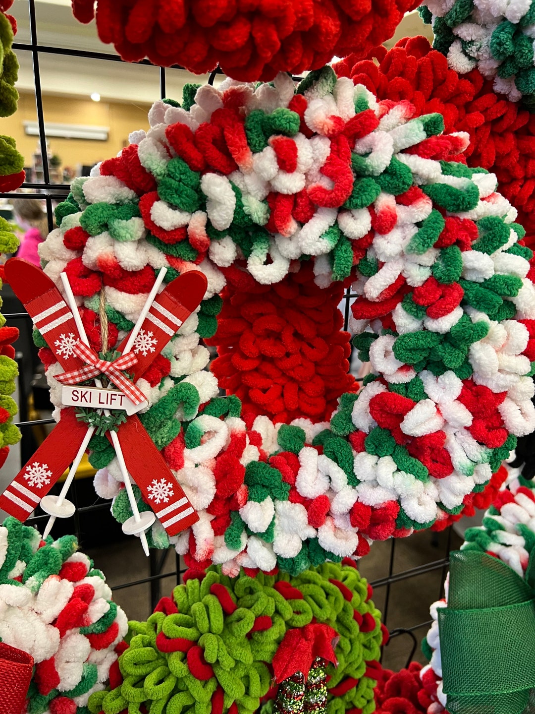 Fun Holiday 3 Color Loopy Yarn Wreath With Red Woodwn Snow - Etsy