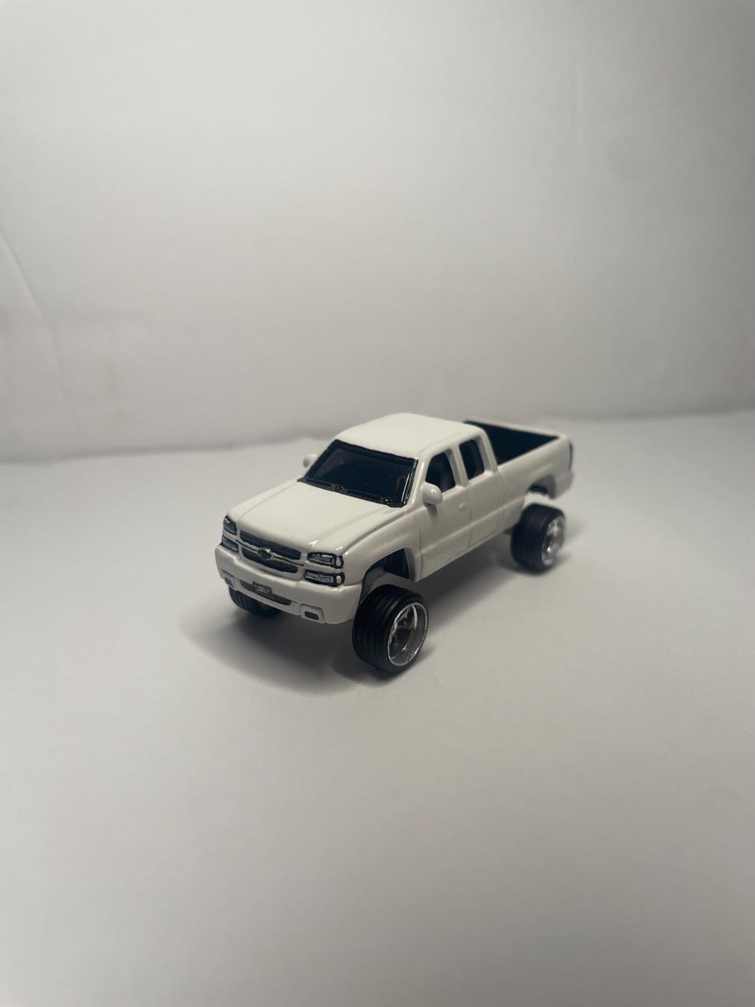 Custom Lifted Chevy Silverado Cateye 1/64 Scale Diecast Truck - Etsy