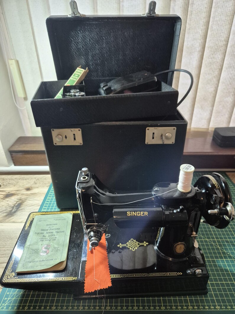 1951 Singer 221 Centennial, Vintage Sewing Machine - Etsy