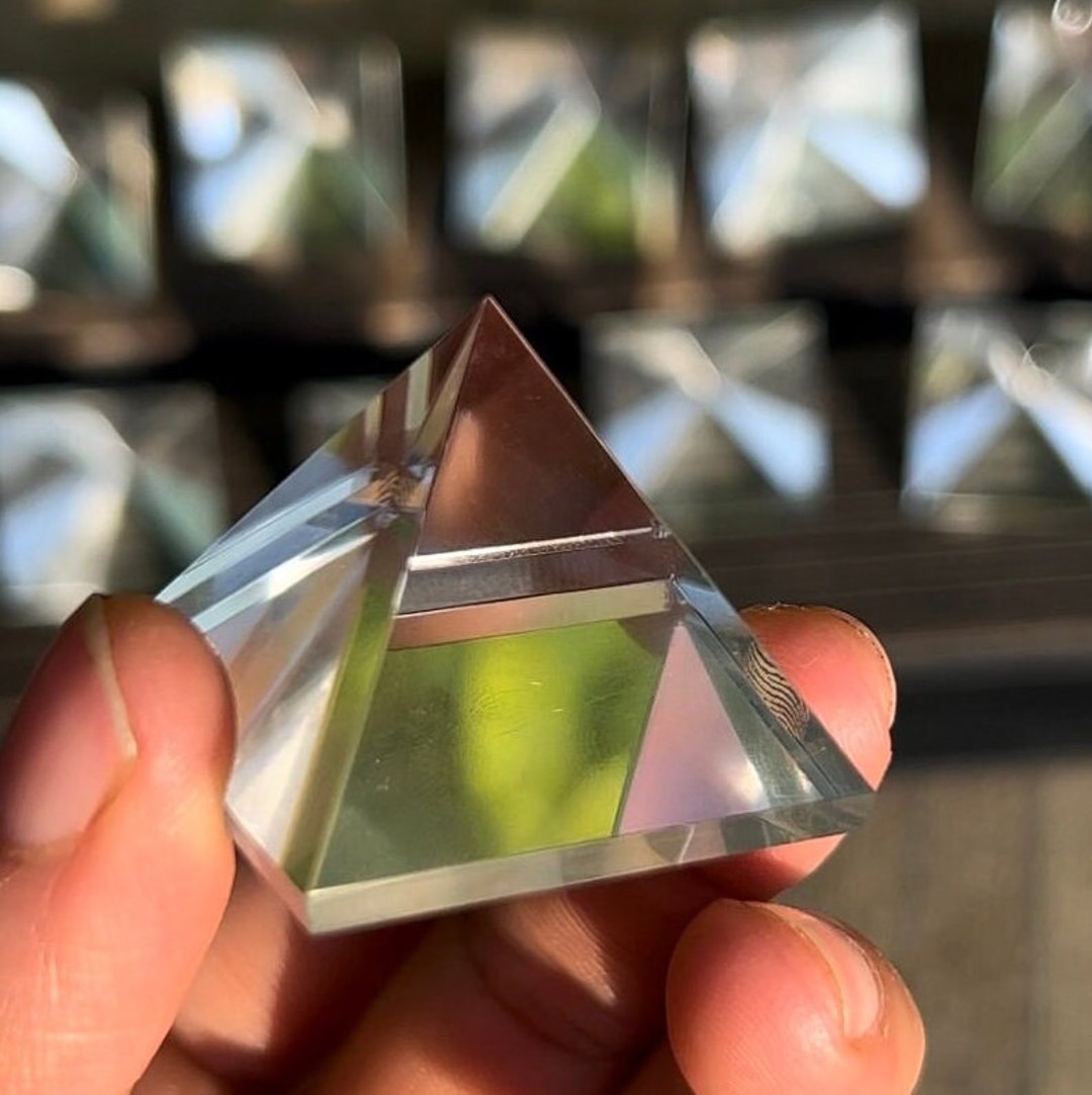 Clear Quartz Crystal Pyramid, Gemstone Pyramids, Energy Healing ...
