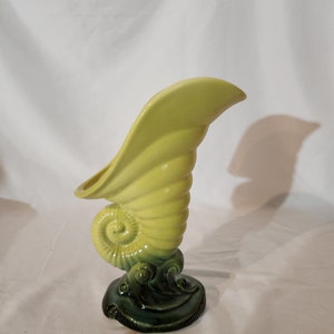 Hull Pottery #102 1951 Spiral Shell Cornucopia Ribbed Vase. - Etsy