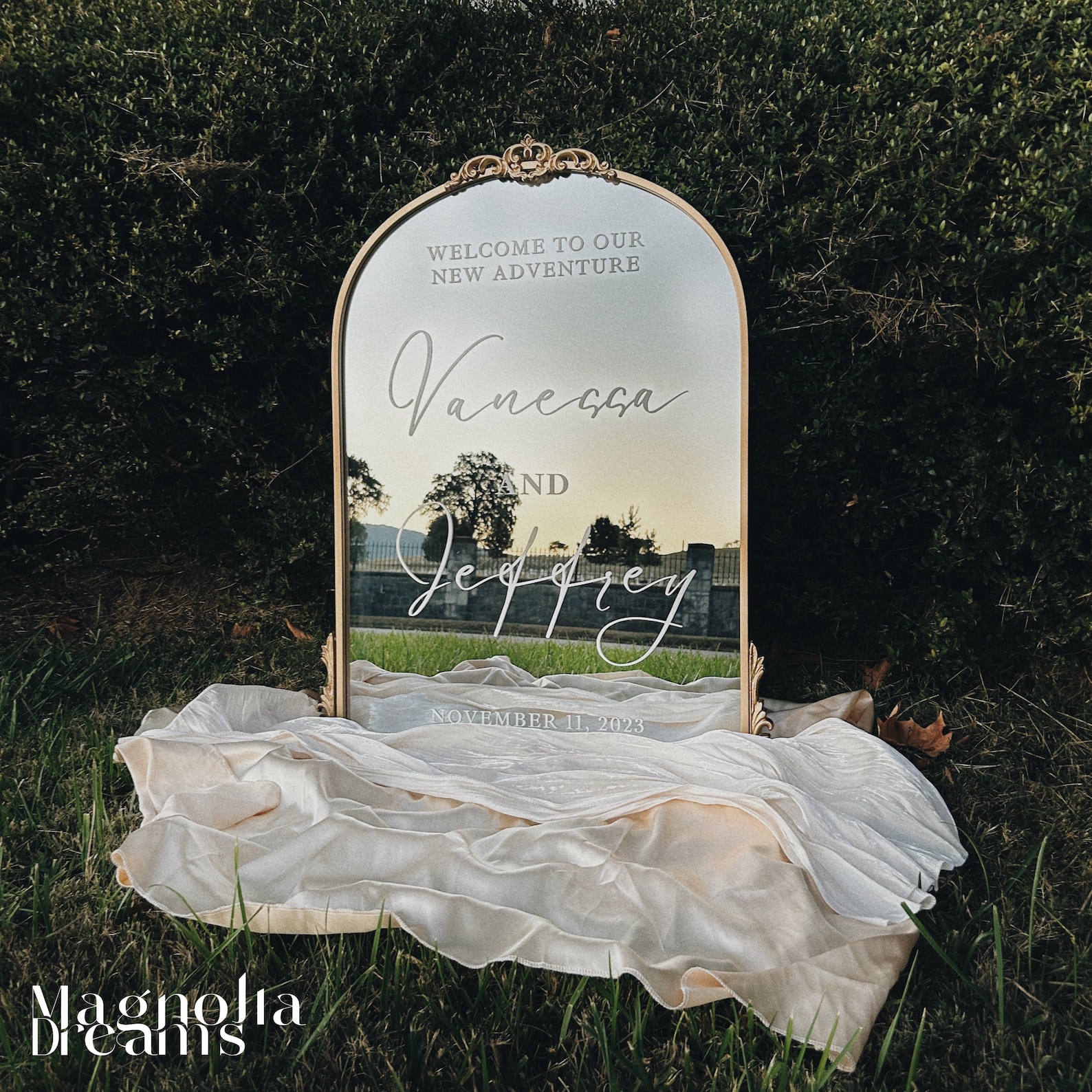 Gold Arch Mirror Wedding Welcome Sign Elegant Decor for Weddings and ...