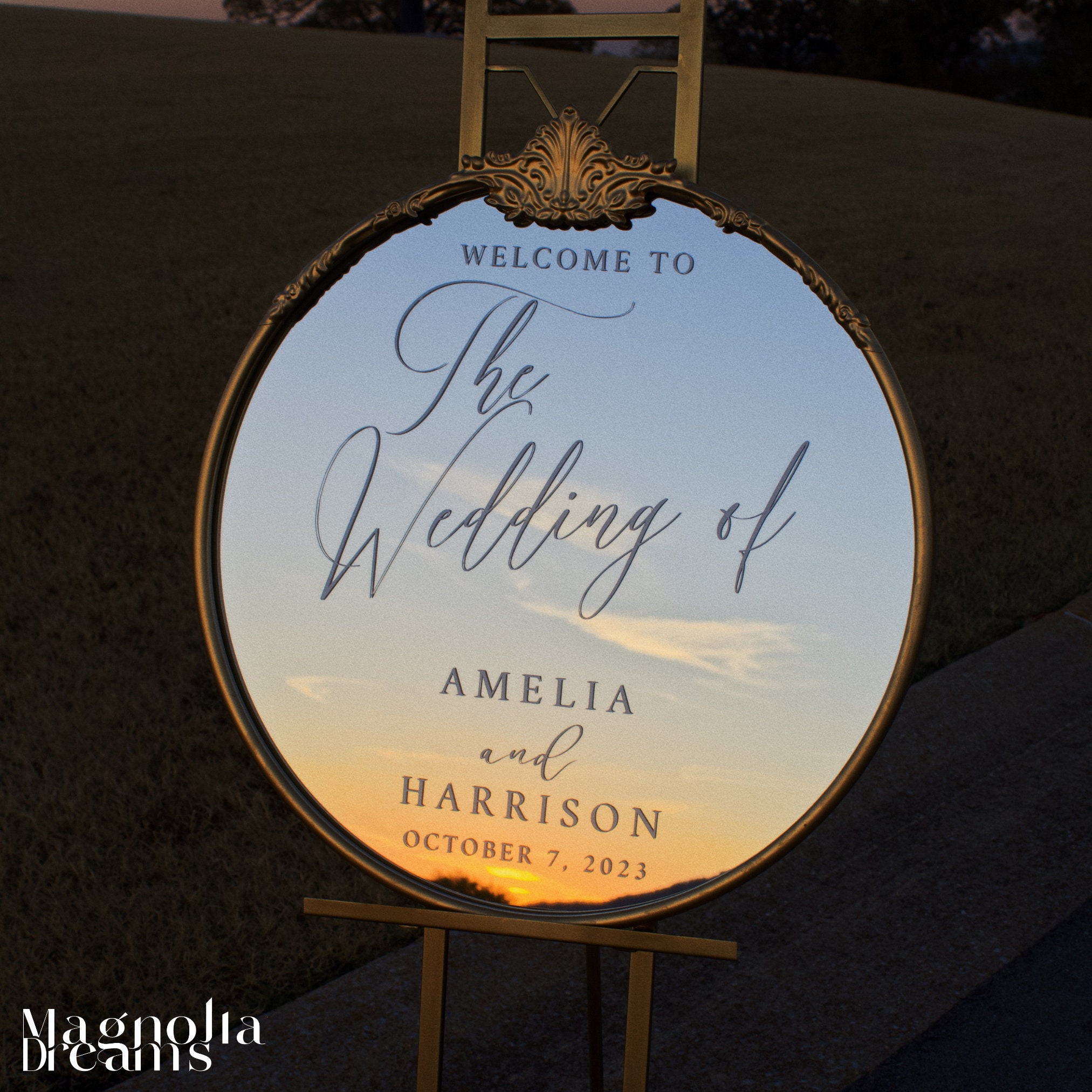 Elegant Wedding Welcome Sign for 2024 Weddings on Large Gold Round ...
