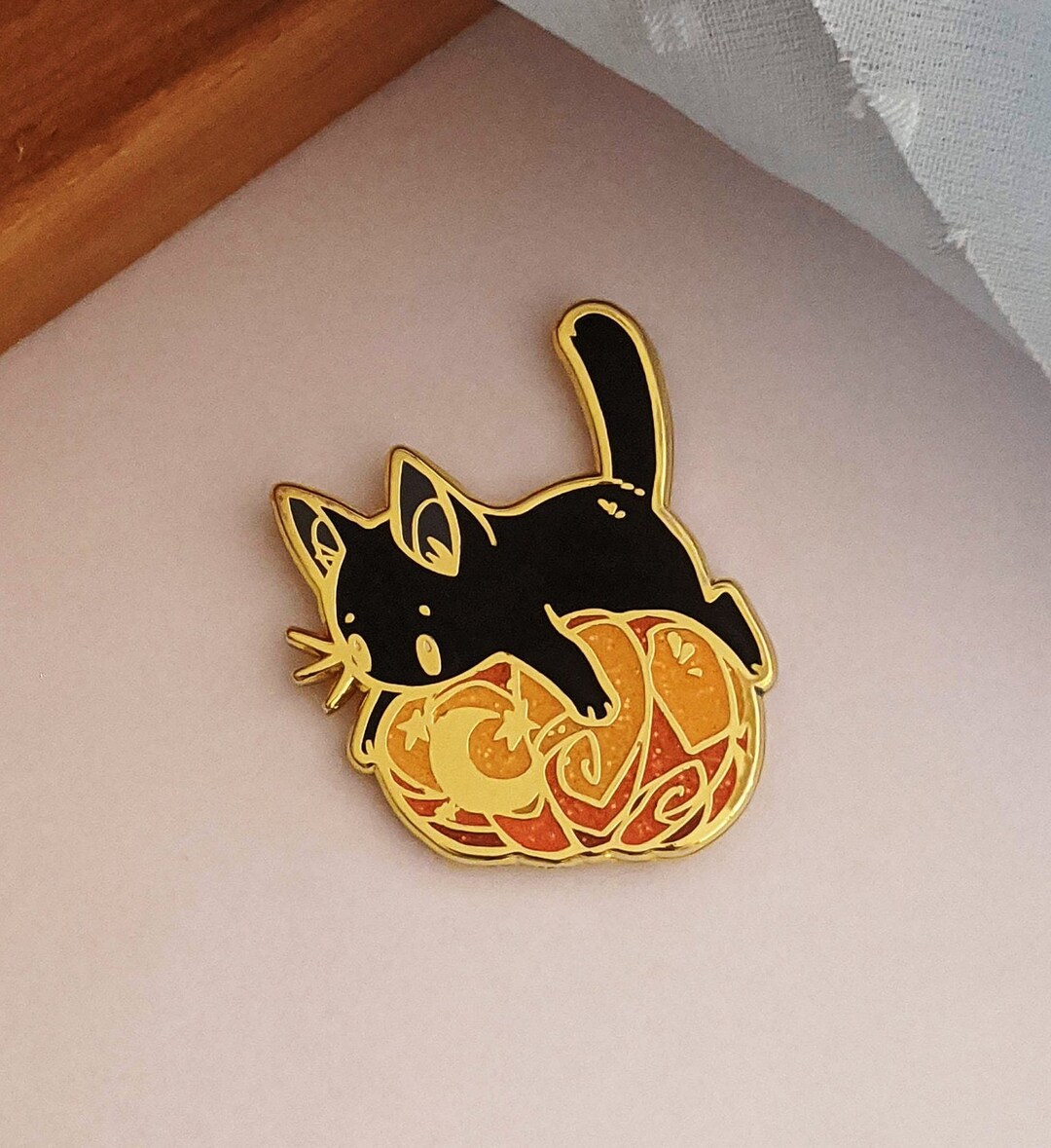 Pumpkin Cat (castor) - Hard Enamel Pin | Gold Plated | Cute Gift | Pin ...