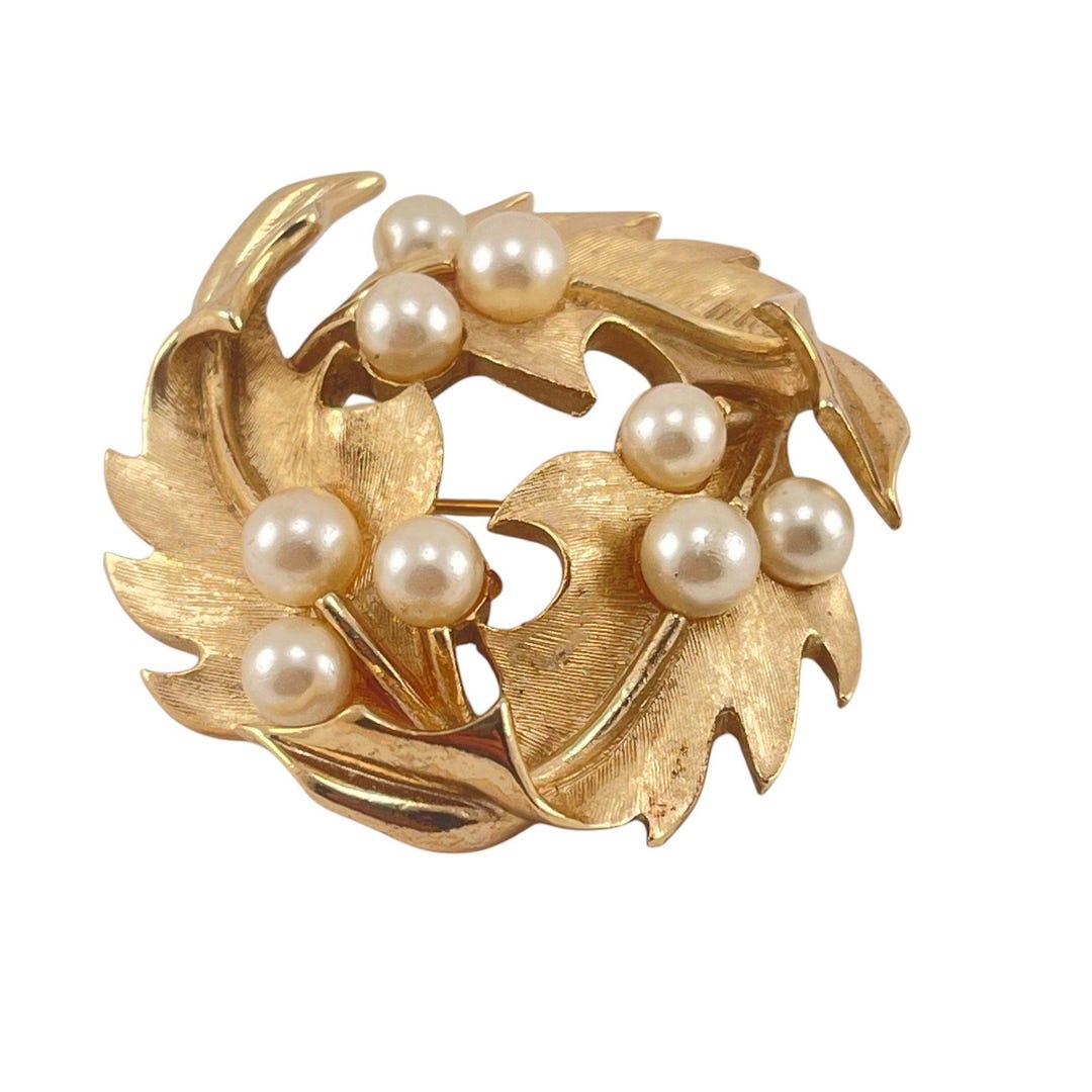 Vintage Trifari Gold-tone Leaf Brooch With Faux Pearls - Etsy