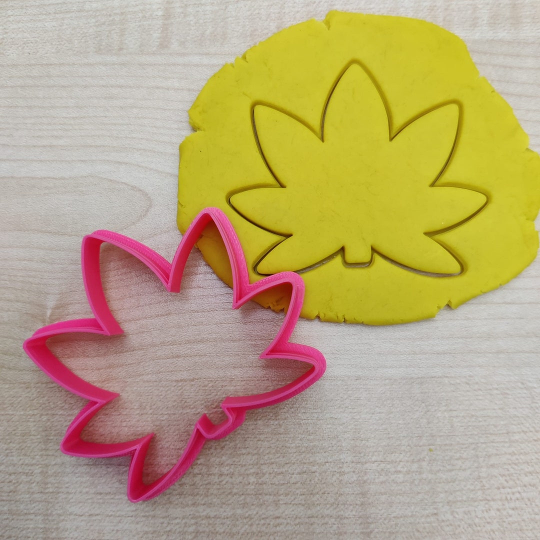 Weed Leaf Shaped Cookie Cutter Weed Bud, Bong and Joint, Cannabis ...