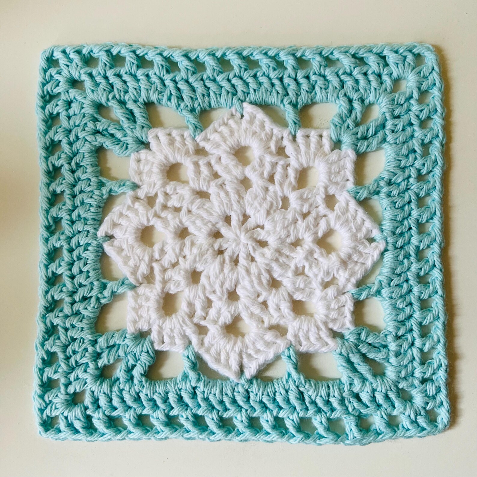 Snowflake Granny Square Crochet Pattern: Easy Winter Motif for Blankets ...