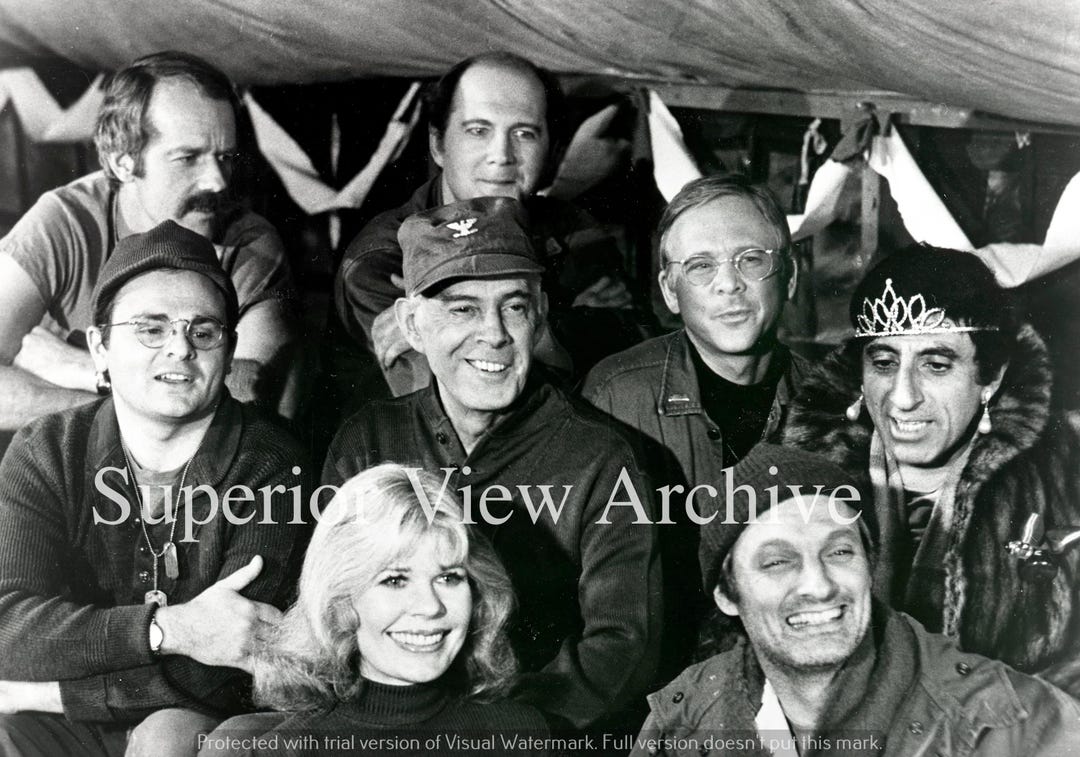 The Cast of Mash Group Shot Mash Klinger in A Tierra Radar Hawkeye ...