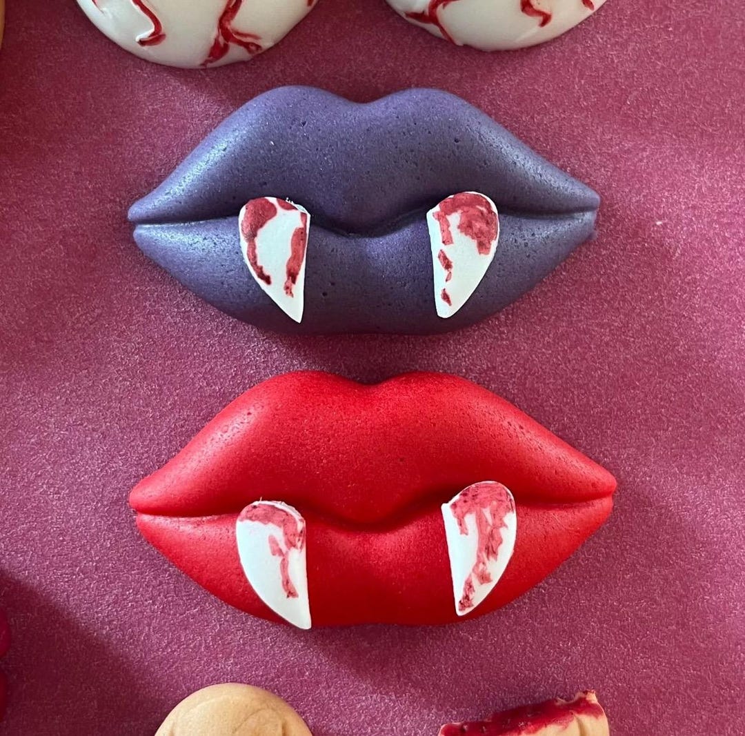 Edible Vampire Teeth With Blood Halloween Gruesome Gory Fondant Cake ...