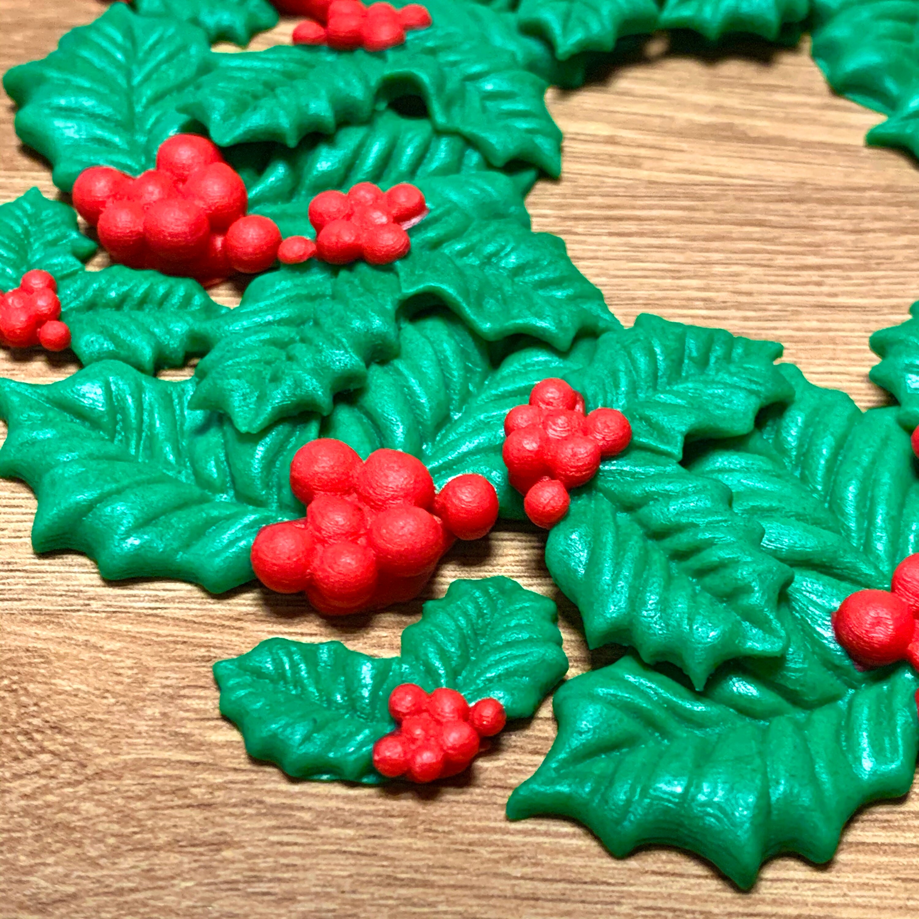 12 Edible Holly Leaf & Berries Various Sizes Cake Decoration Topper ...