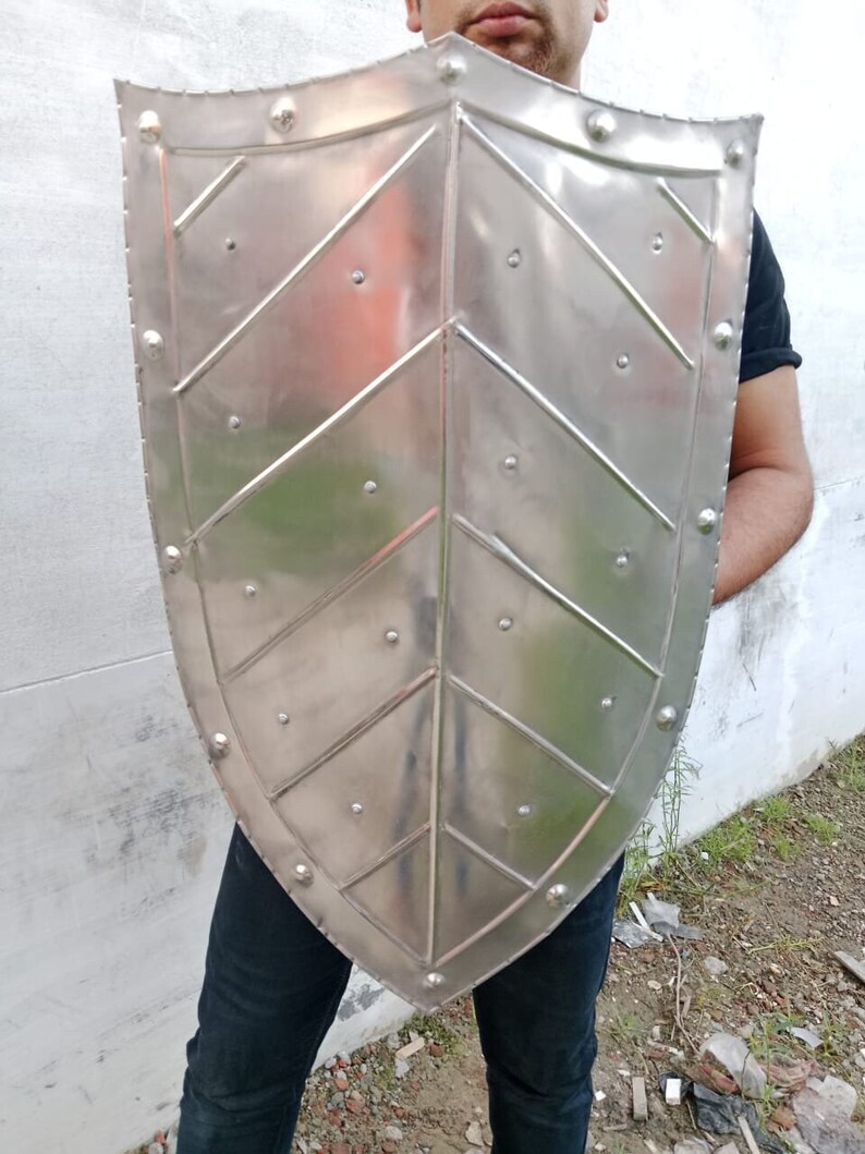 Medieval Leaf Design Pointed Shield ~ Larp Reenactment Cosplay Heater ...