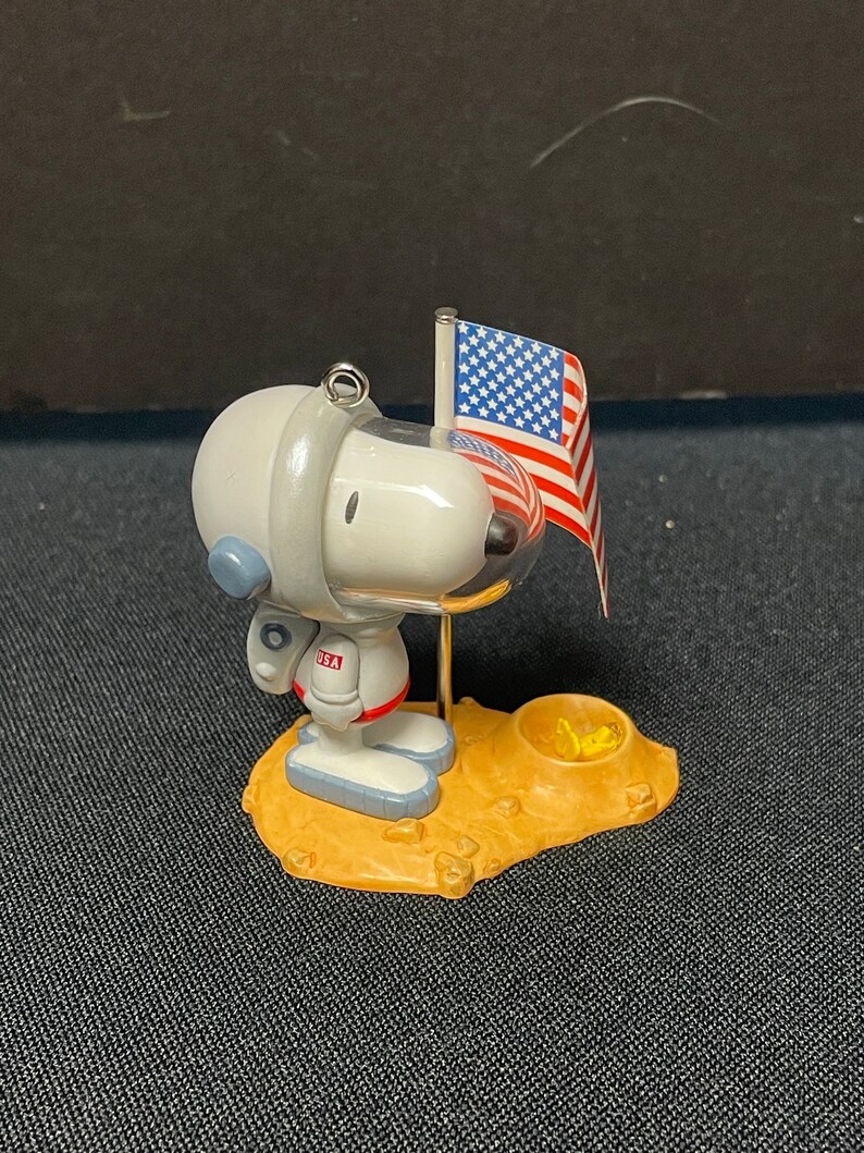 Hallmark Keepsake Spaceman Snoopy Ornament Astronaut American Flag Moon ...