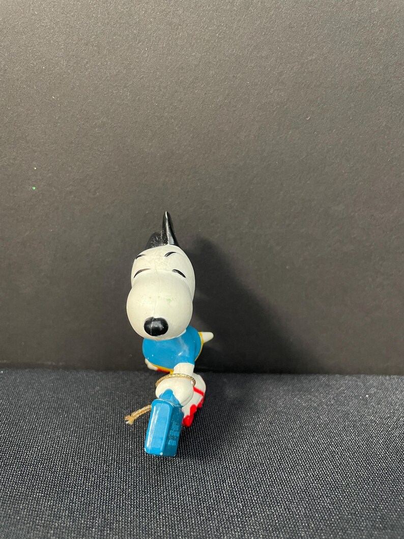 Vintage Retro Peanuts Snoopy Skating Boombox Summer Fun Plastic ...