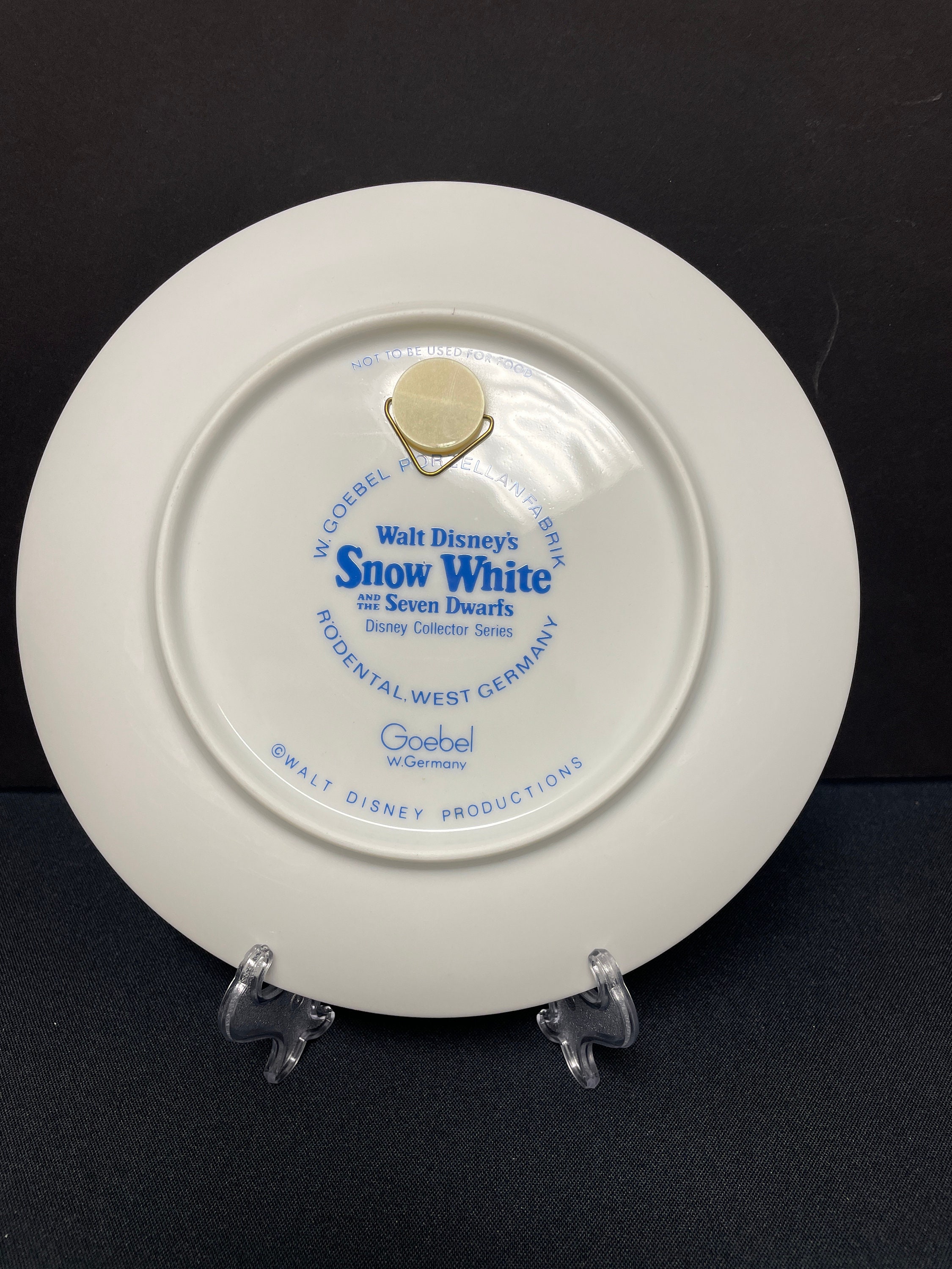 Walt Disney's Snow White Collectors Plate With the Seven Dwarves ...