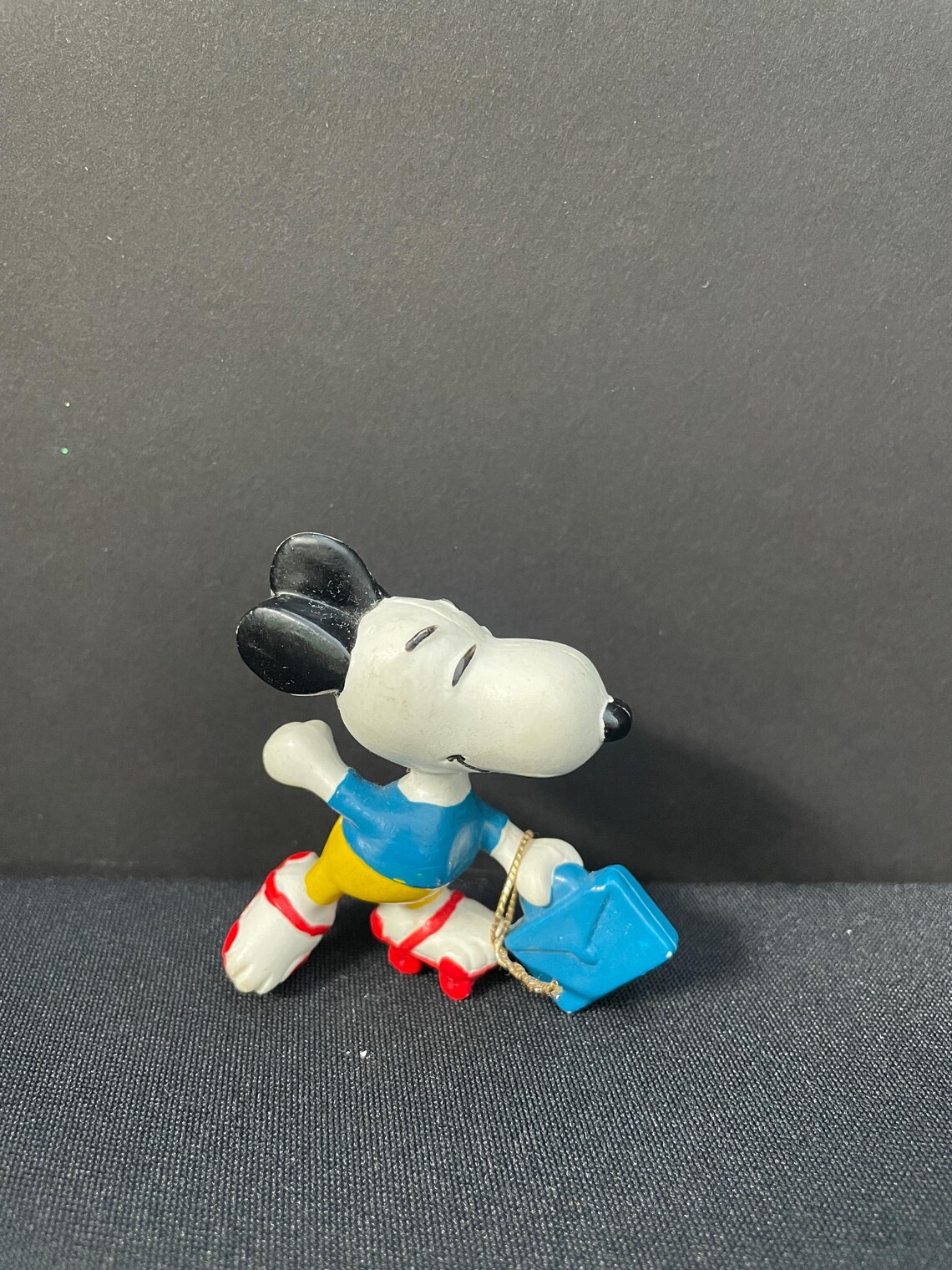 Vintage Retro Peanuts Snoopy Skating Boombox Summer Fun Plastic ...