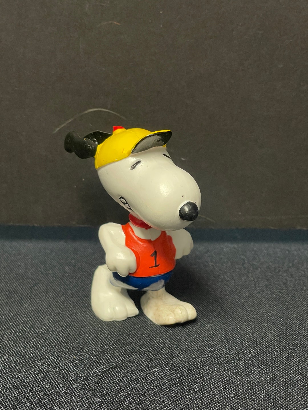 Peanuts Snoopy Speed Walking Running Marathon Figurine 1966 Number 1 ...