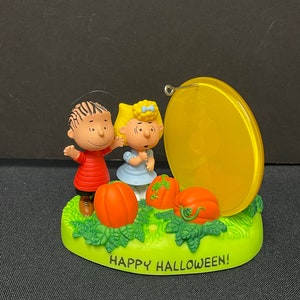 Hallmark Keepsake the Great Pumpkin Rises Peanuts Ornament Sally Linus ...