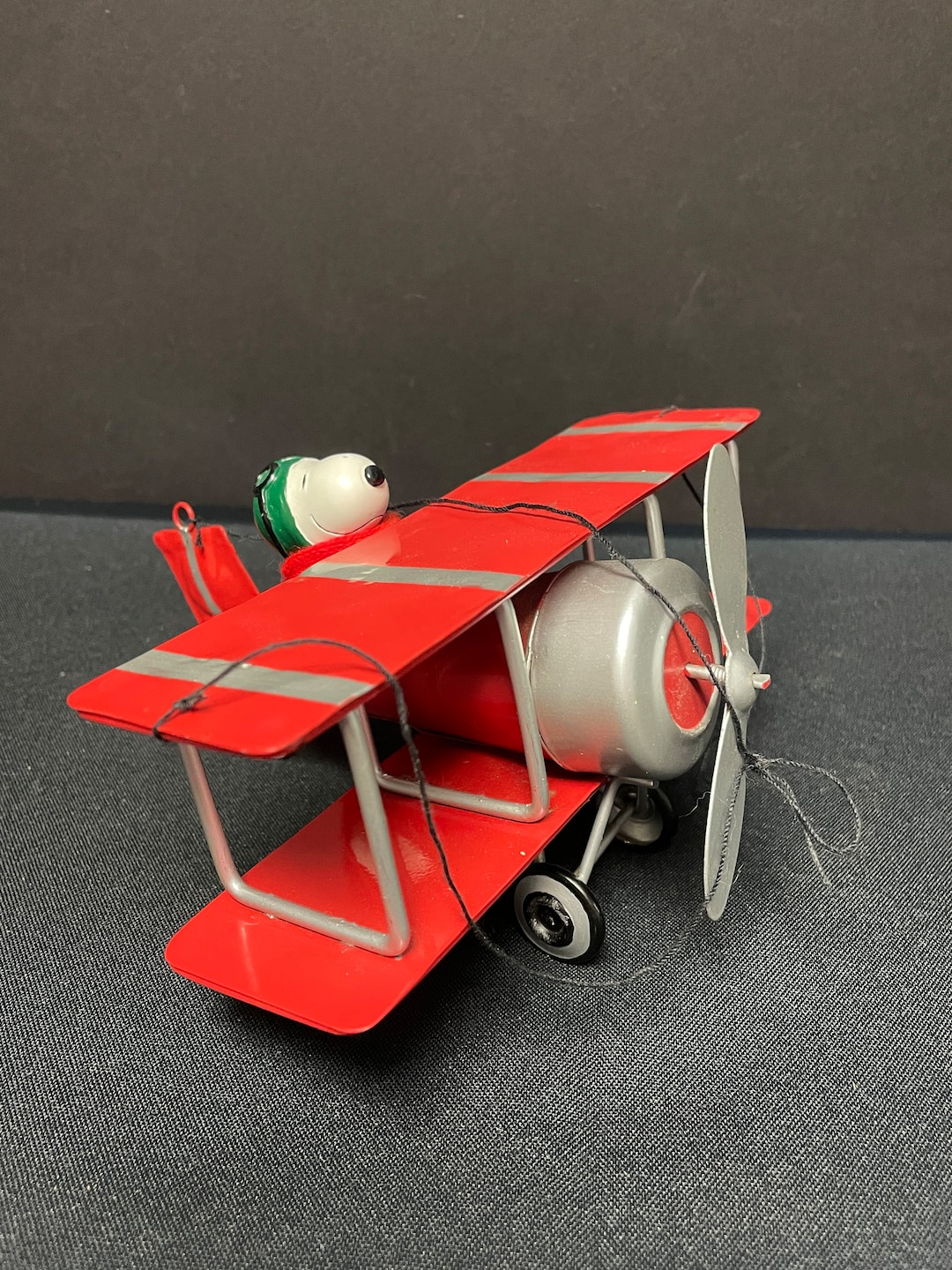 Hallmark flying Ace the Peanuts Gang Snoopy Flying a Red Plane With ...
