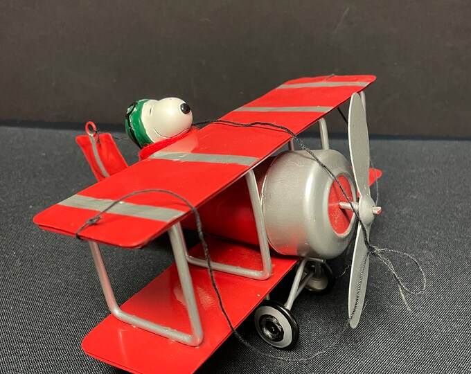 Hallmark "flying Ace" the Peanuts Gang Snoopy Flying a Red Plane With ...