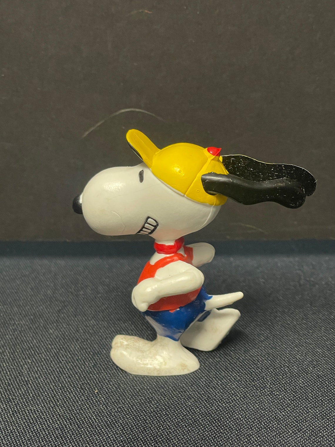 Peanuts Snoopy Speed Walking Running Marathon Figurine 1966 Number 1 ...