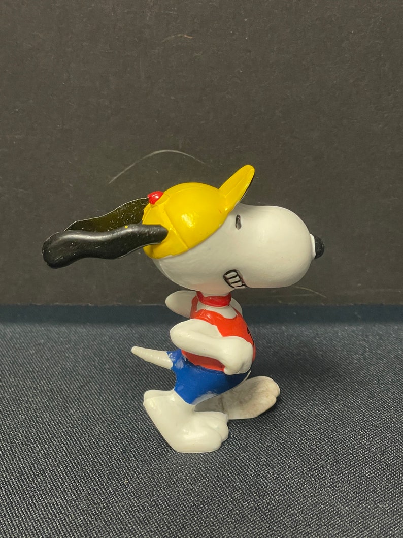 Peanuts Snoopy Speed Walking Running Marathon Figurine 1966 Number 1 ...