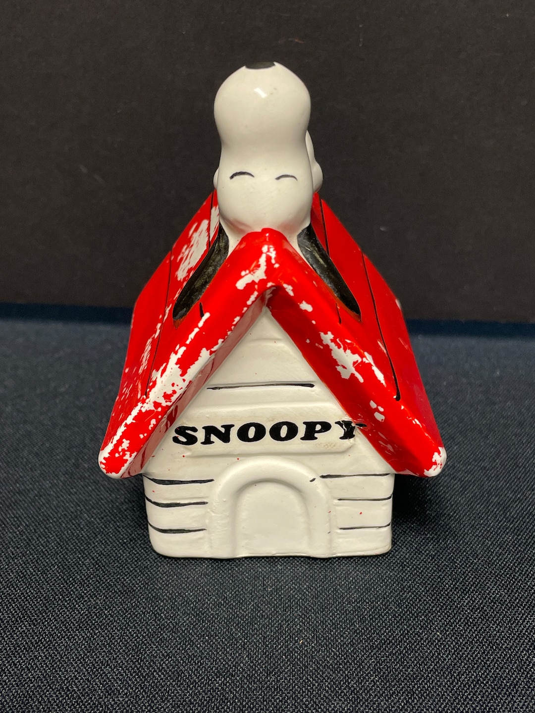 Vintage Peanuts Snoopy Laying on Red Dog House Figurine - Etsy