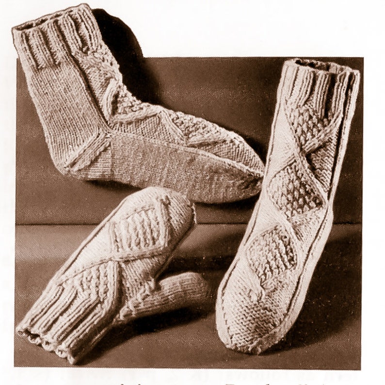 Vintage KNITTING PATTERN Aran Knit Socks and Mittens Wool Adult Worsted 9 Wpi 10 Ply Yarn 3.25 3 ...