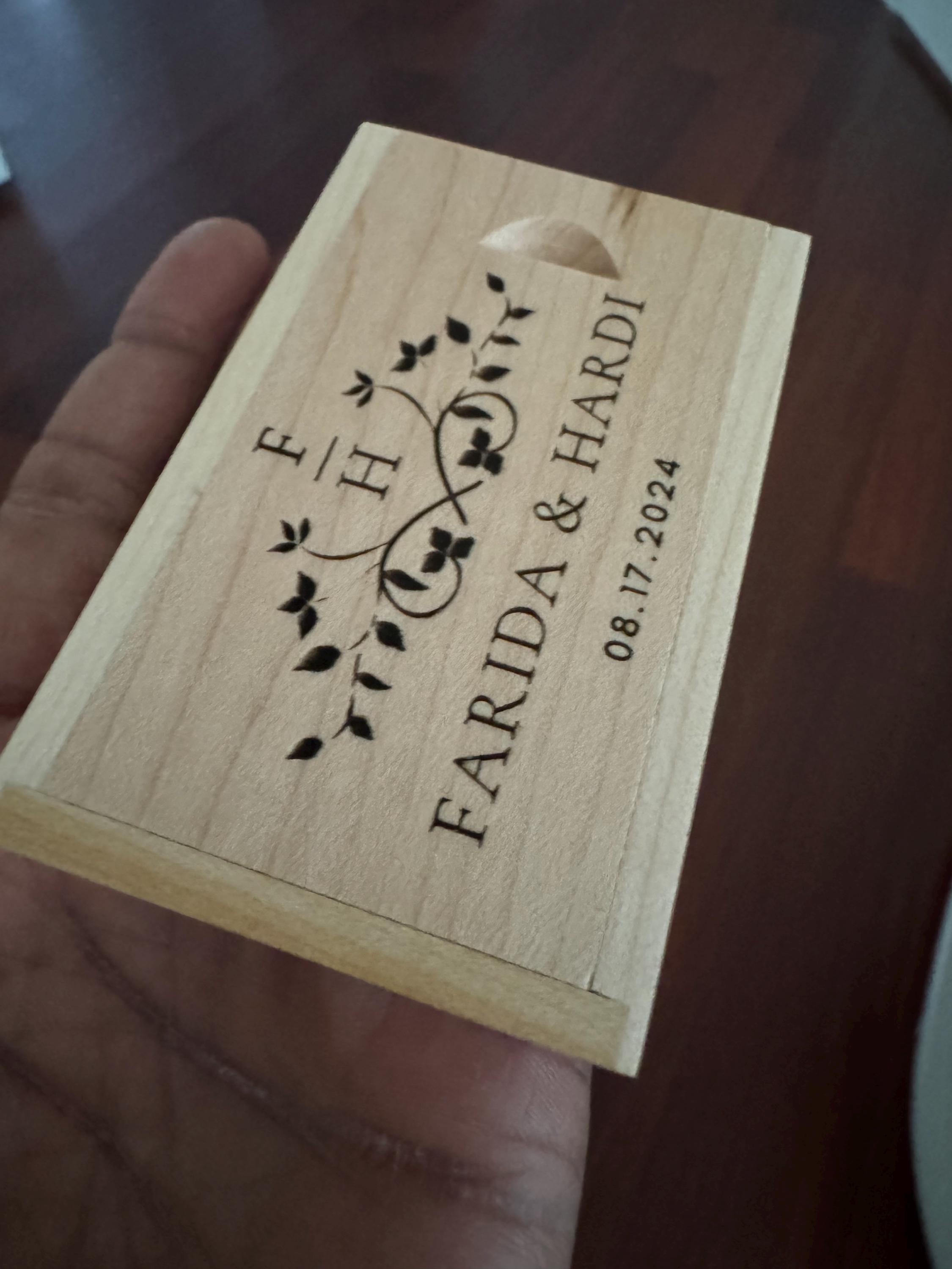 Custom Flash Drive Wedding Favors Personalize Gifts Flash Drive ...