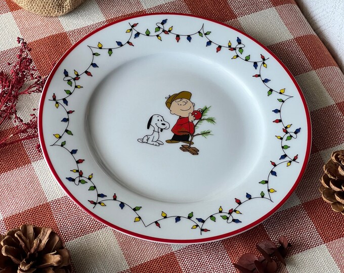 Set of 2 8" Charlie Brown and Snoopy Christmas Plates - Etsy