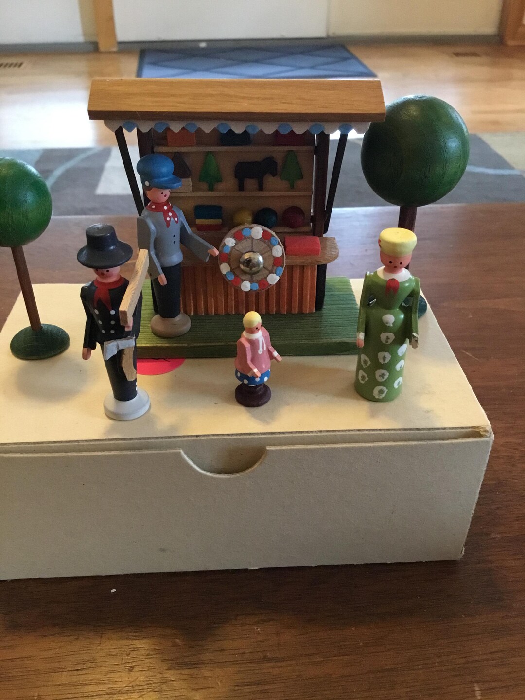 Carnival Game Set With Carnival Worker, 2 Adults and a Child, 2 Trees ...