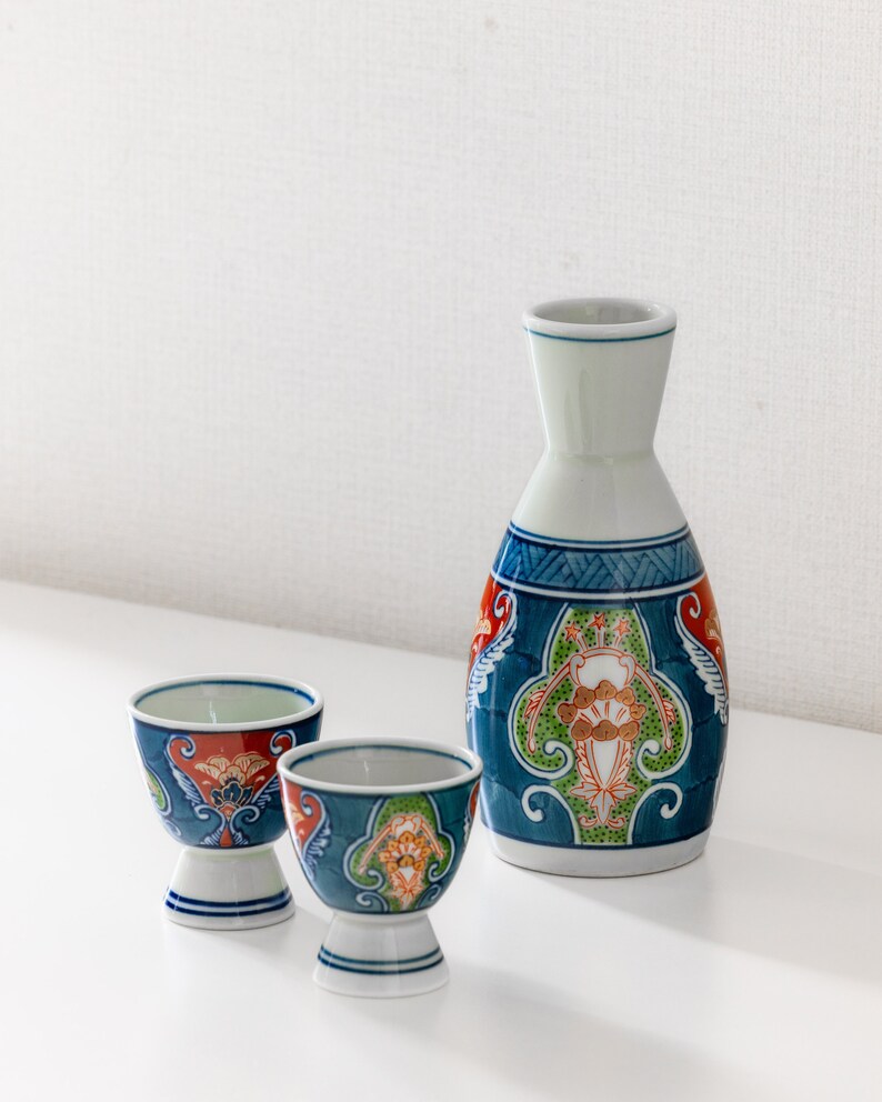 Traditional Japanese Imari Style Sake Tokkuri Set With Cups - Etsy