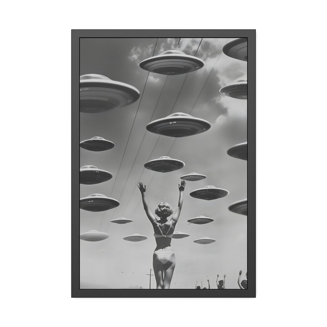 Retro UFO Art Photography Poster Print Aesthetic UFO Surreal Art Print ...