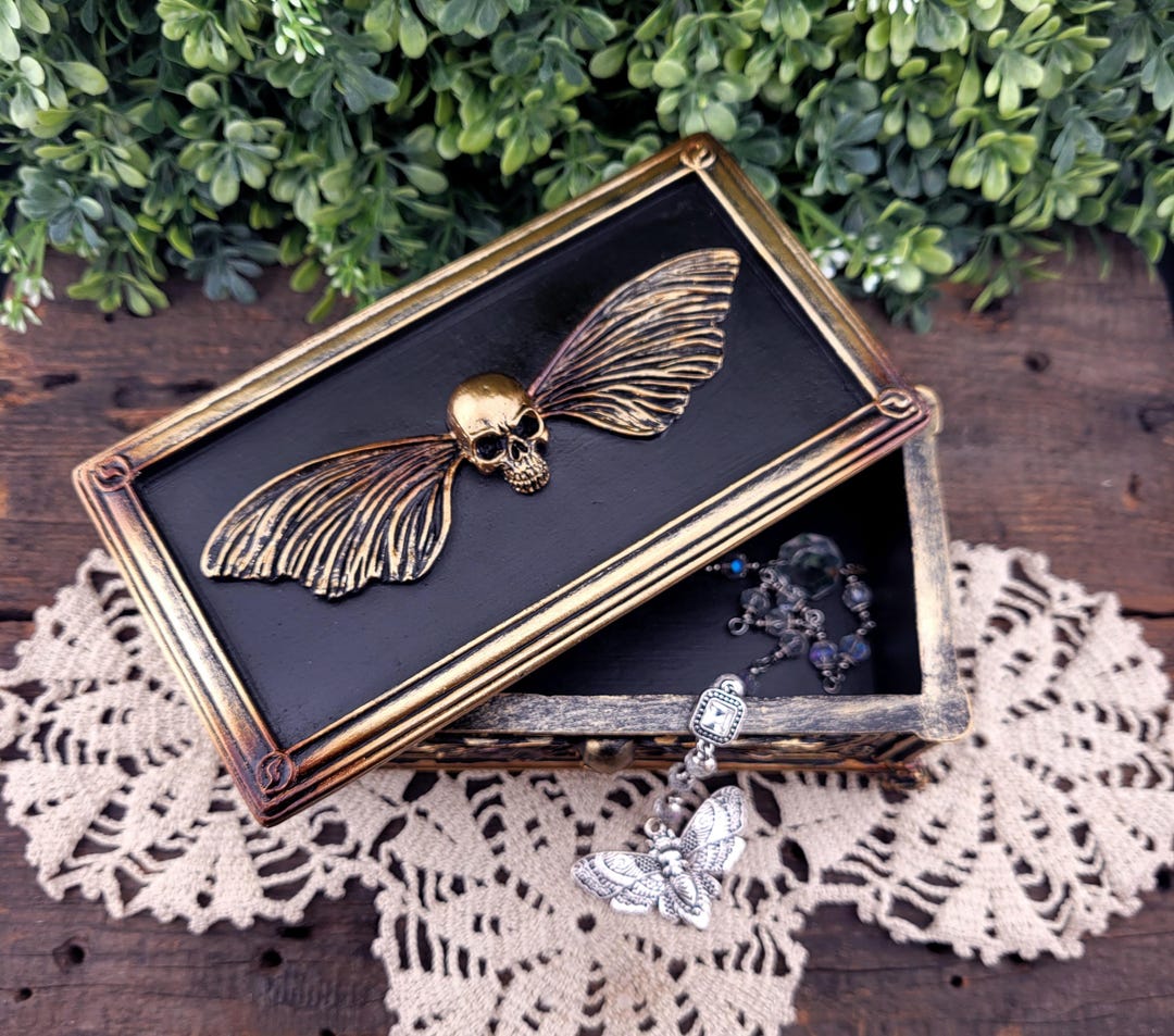 Skull & Moth Altar Box – Gothic Witch Trinket Box for Crystals, Pendulums and Sacred Items - Etsy