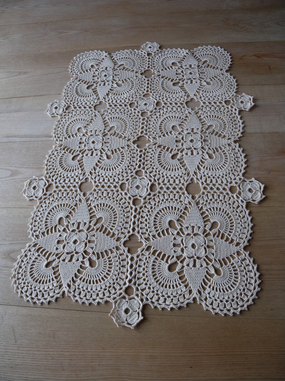 SIX-MOTIVED Rectangle-shaped Crochet Table Runner With Rounded Corners ...