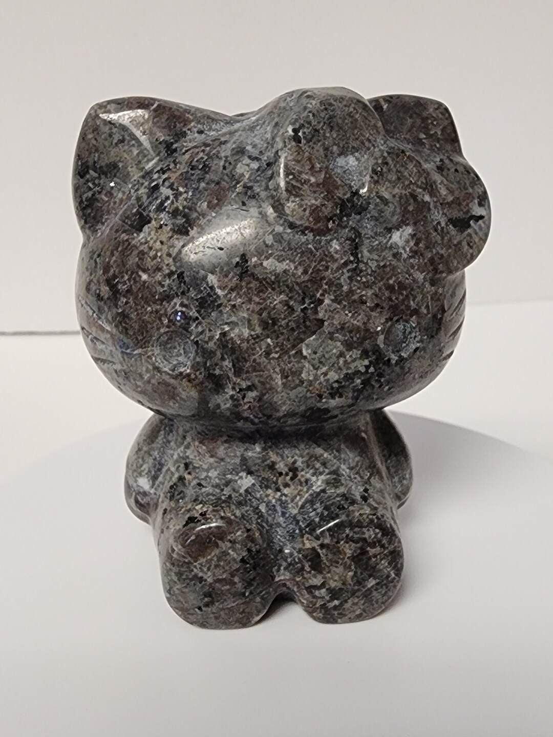 Yooperlite Crystal Hello Kitty Carving, Hello Kitty Carving, Yooperlite ...