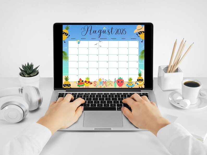 EDITABLE August 2025 Calendar, Relaxing Summer at the Beach With Cute ...