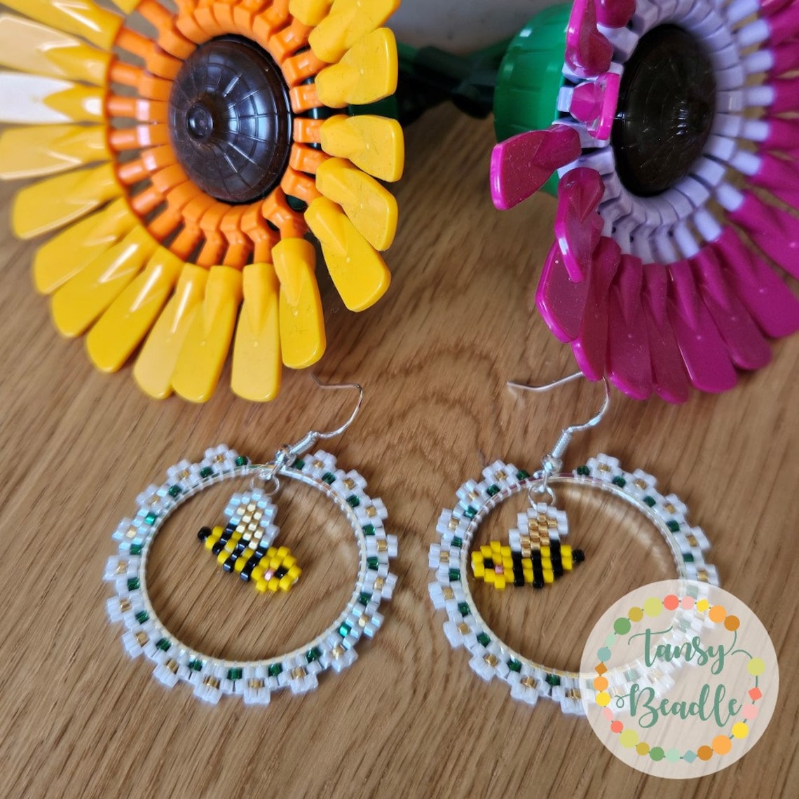 Summer Daisy Beaded Hoop Earrings With Beaded Bee Charm - Etsy