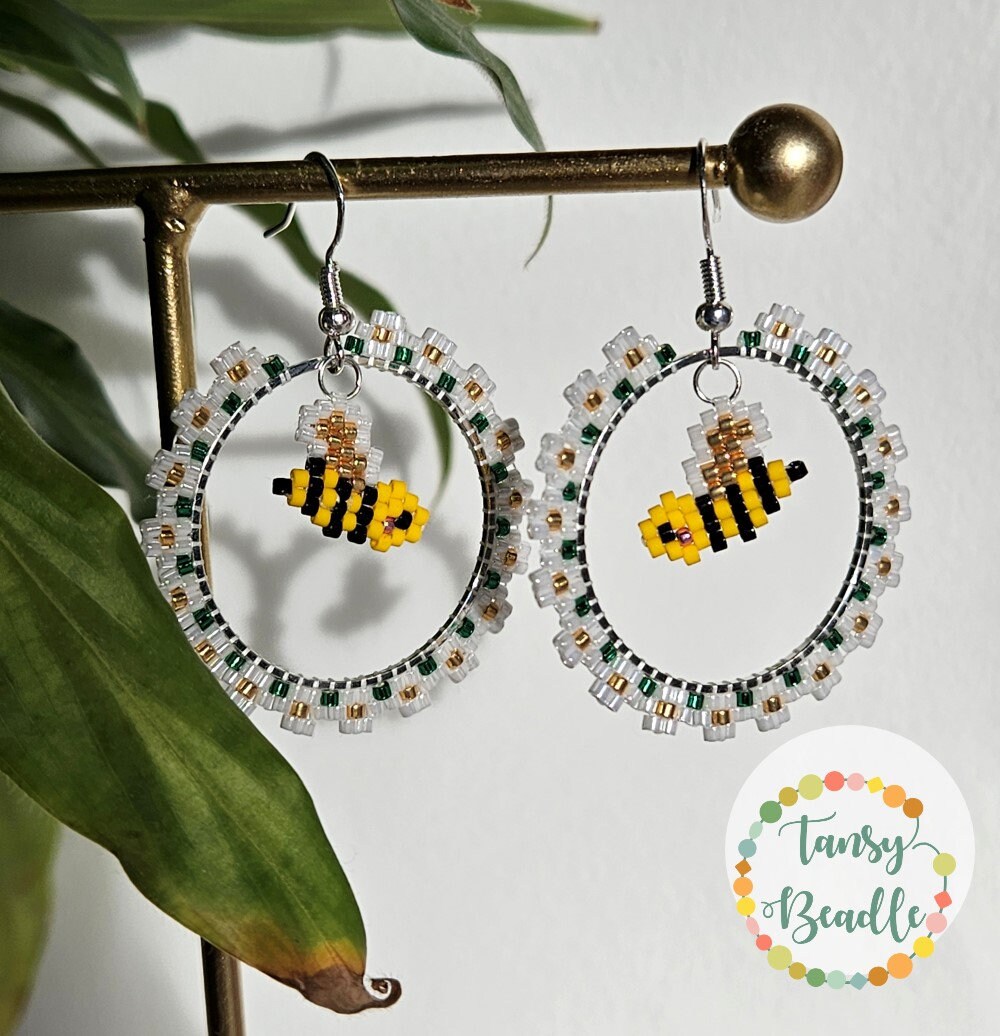 Summer Daisy Beaded Hoop Earrings With Beaded Bee Charm - Etsy