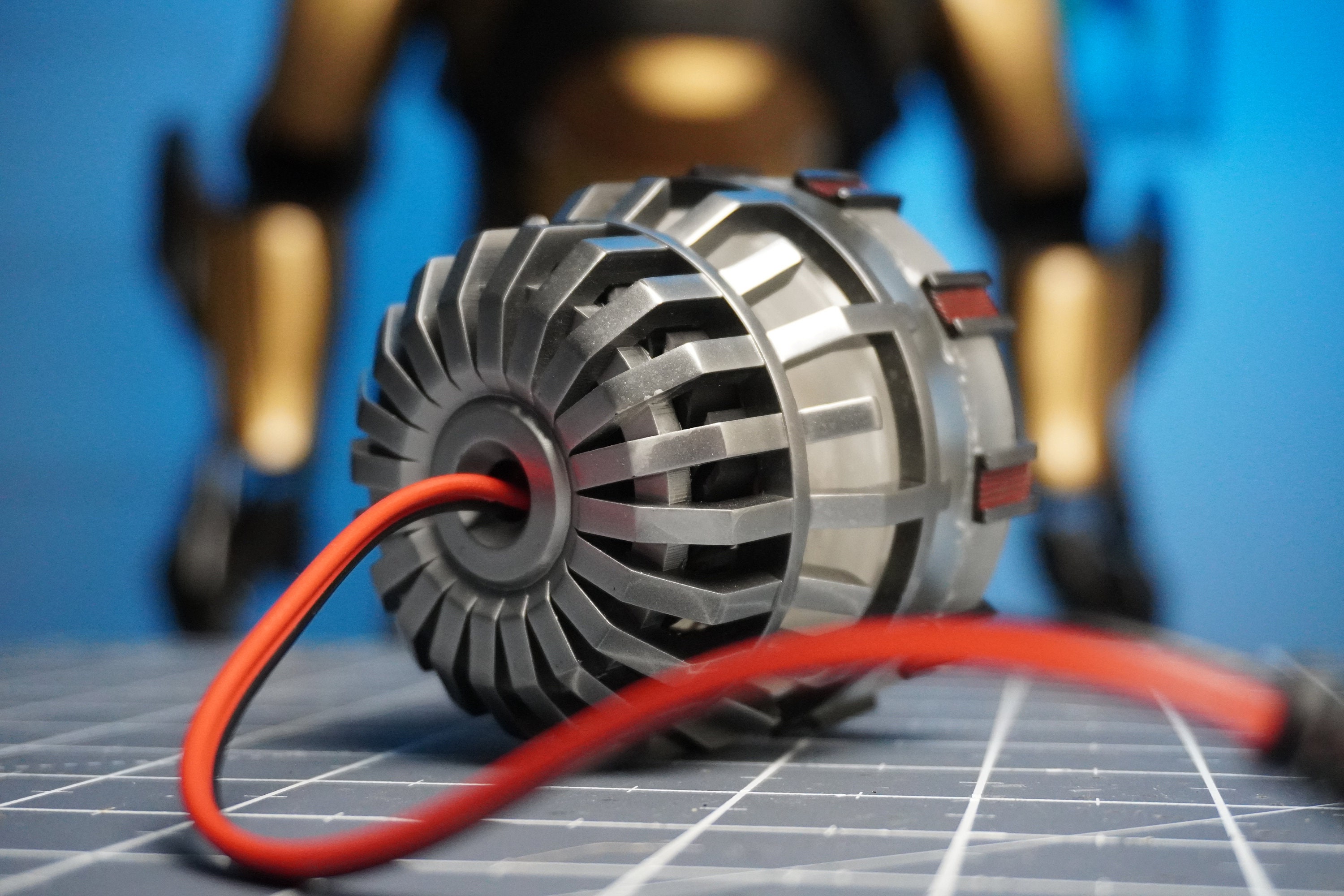 Light-up Iron Man Arc Reactor Prop Replica (with Display Stand and ...