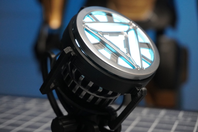 Light-up Iron Man Arc Reactor Prop Replica (with Display Stand and ...