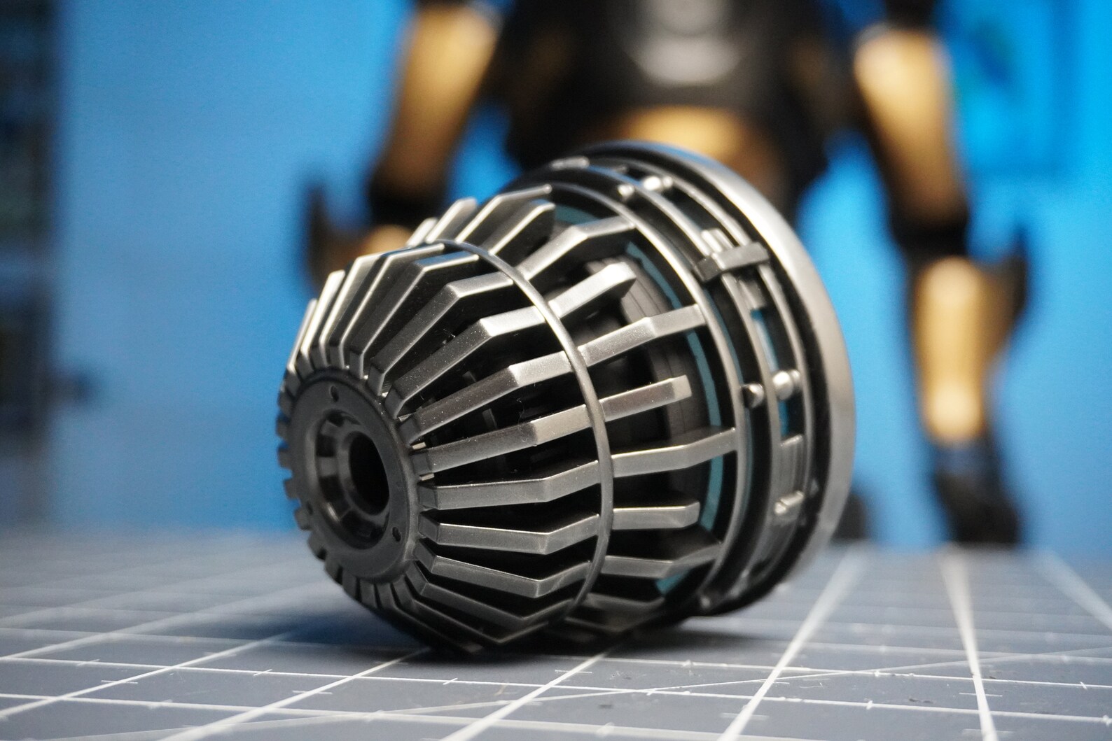 Light-up Iron Man Arc Reactor Prop Replica (with Display Stand and ...